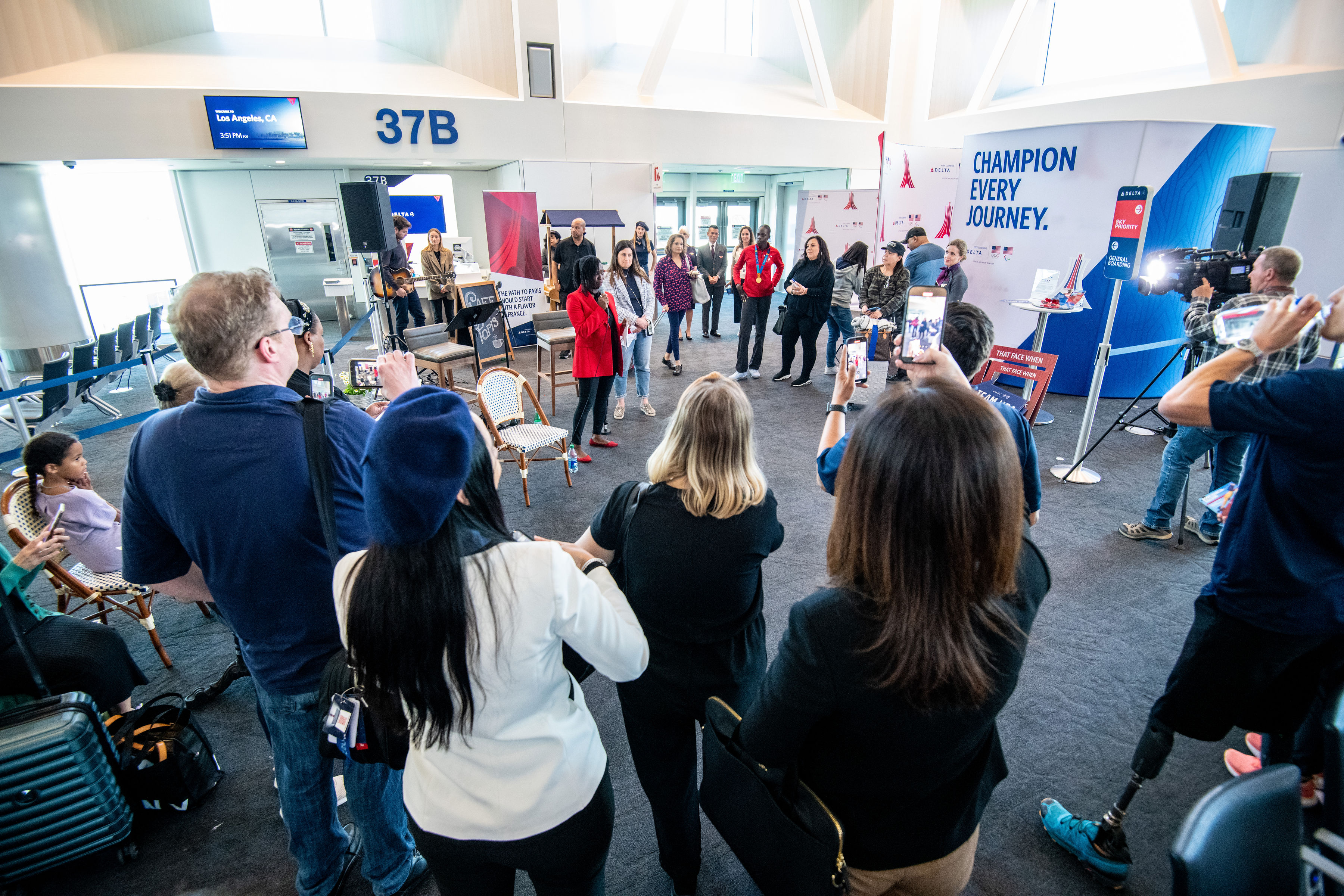 Delta Celebrates LAX To CDG Service Delta News Hub Delta Celebrates LAX To CDG Service Delta News Hub