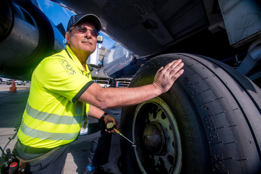 delta-techops-employee.jpg | Delta News Hub