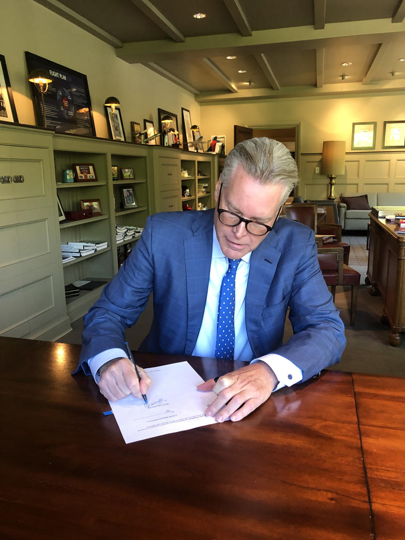 ed-bastian-signs-legend-2-edit.jpg | Delta News Hub