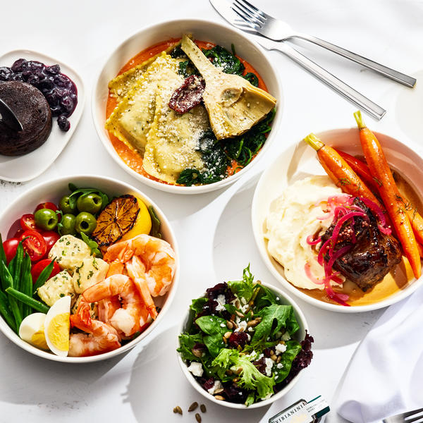 A restaurant experience at cruising altitude: New food and beverages ...