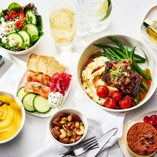 A restaurant experience at cruising altitude: New food and beverages ...