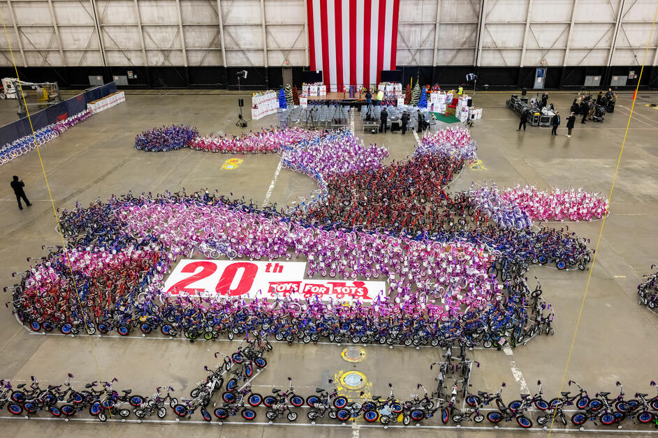 Delta TechOps donates a record 1,700 bikes to Toys for Tots at 20th ...